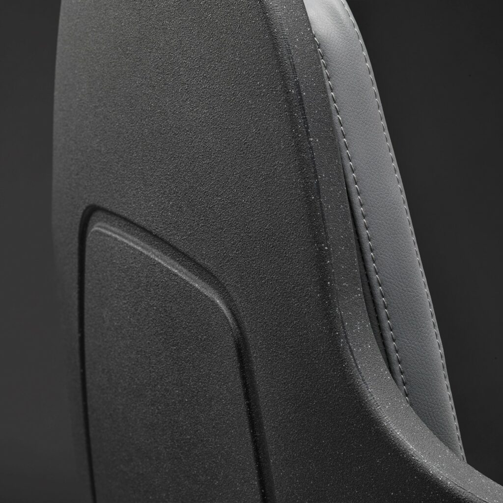 Alcor boat helm seat for interiors and exterioirs. - Ros U.S.A. Inc